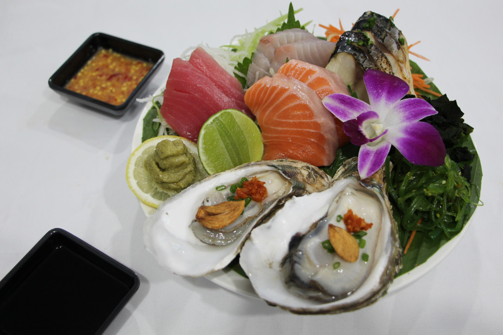 01 / Assorted Sashimi / Half Size